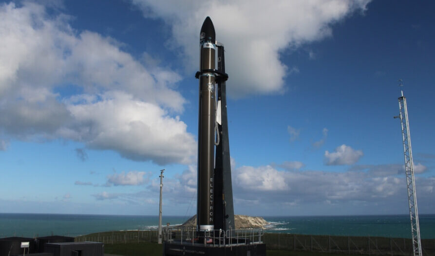 Rocket Lab попробует поймать первую ступень ракеты Electron при помощи ...